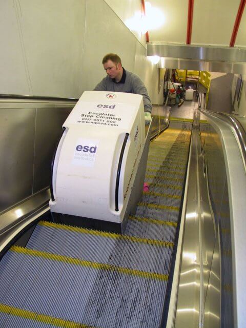 Escalator Step Cleaning - ESD Escalator Aesthetics
