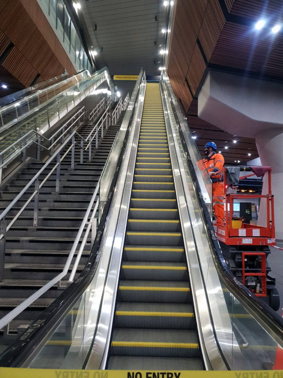 Escalator Safety Demarcations London Bridge Station - ESD Escalator ...